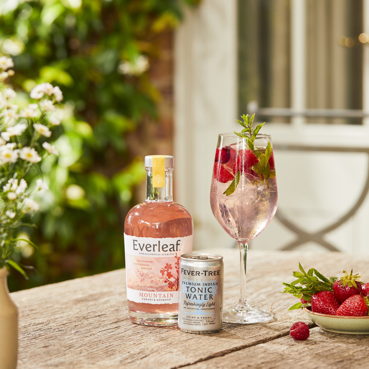 Everleaf Mountain - non-alcoholic aperitif with cherry blossom and ...