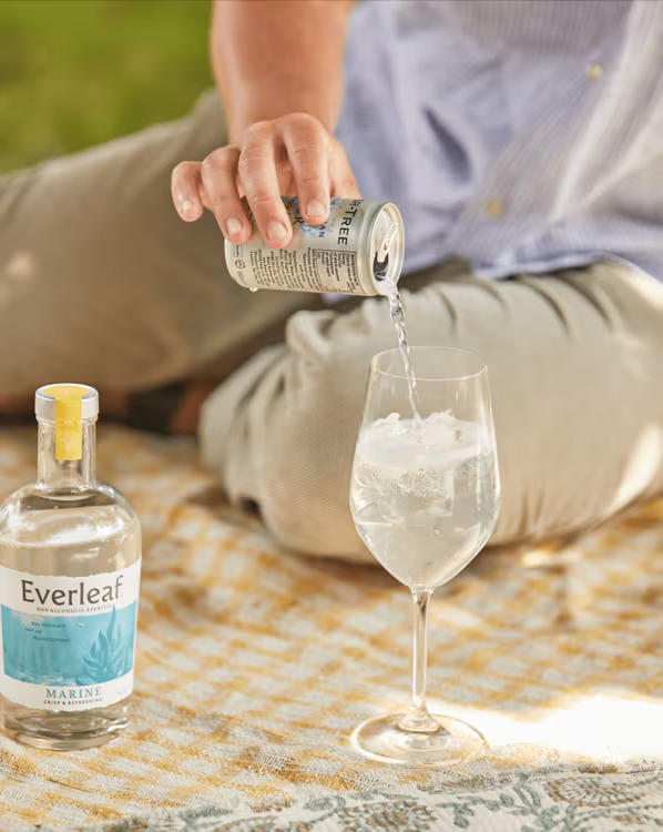 Spritzing with Everleaf – Everleaf Drinks
